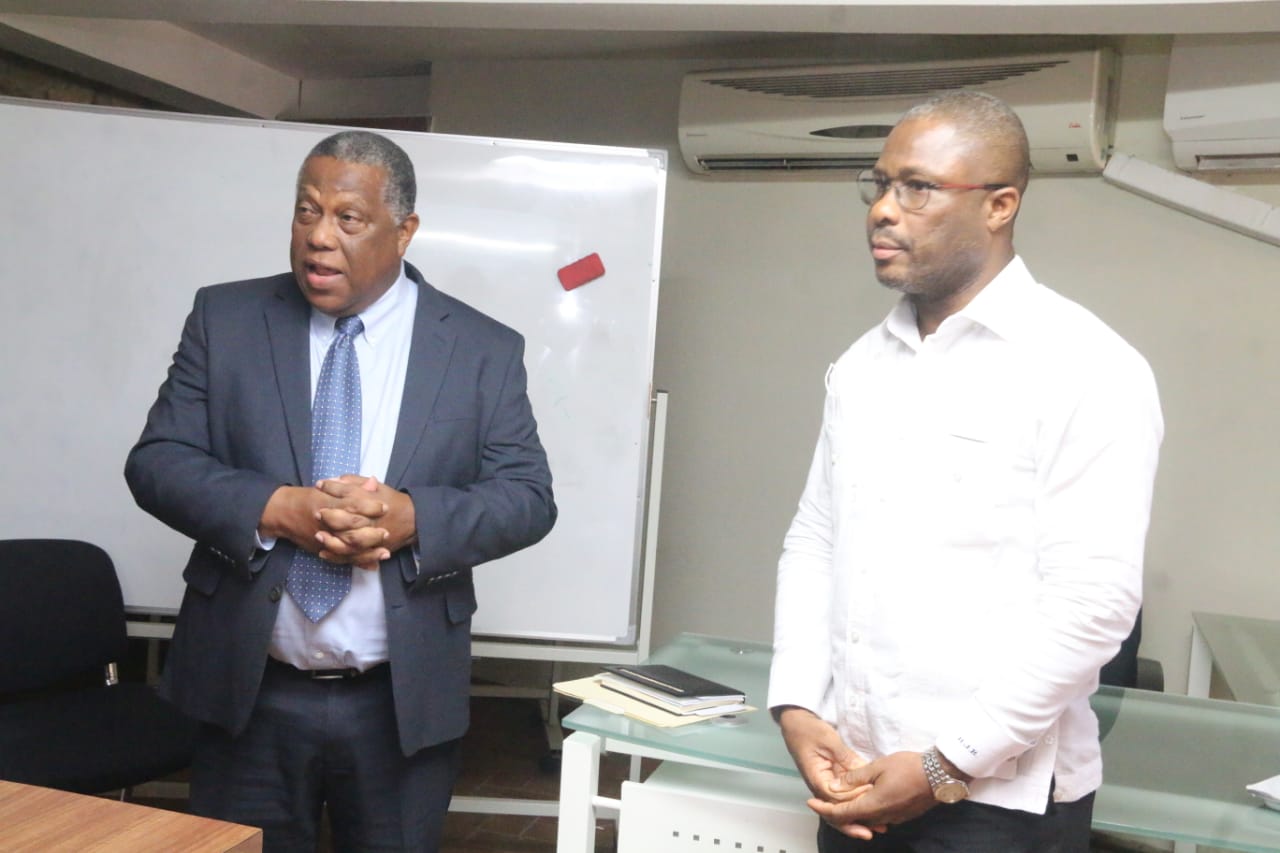 L’ambassadeur Harvel Jean-Baptiste échange sur l'étiquette et les bonnes manières à l'académie ...