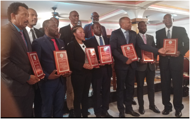 Dix-sept personnalités décorées par l’Association en route vers la ...