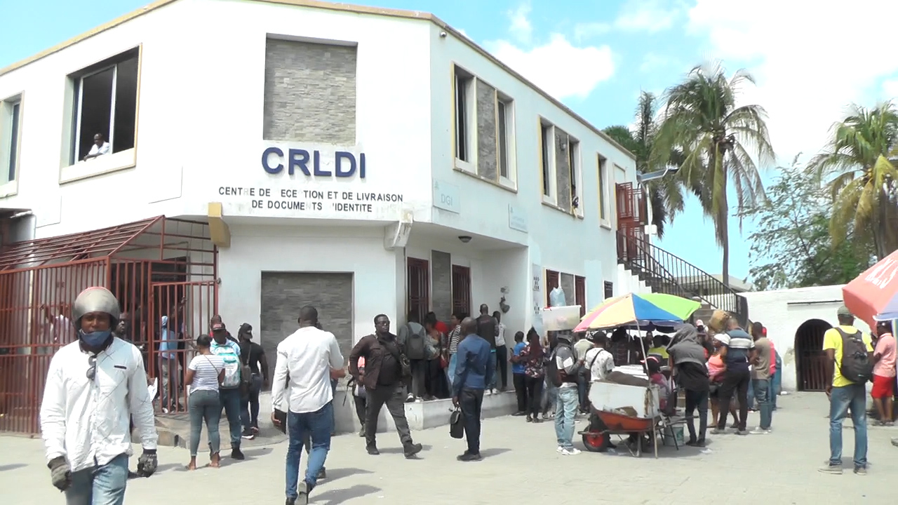 Demande de passeport : les contribuables ne sont pas au bout de leur peine