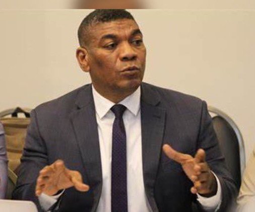 Me Robinson Pierre-Louis et l'ancien Commissaire du gouvernement de ...