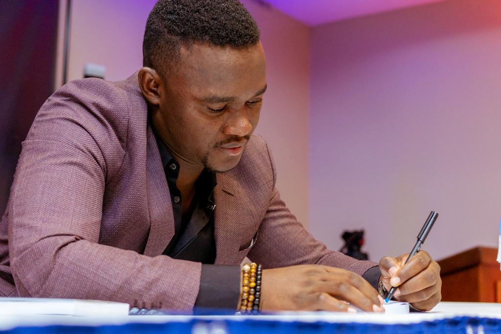 Juno Jean-Baptiste dessine le monde pourri des parlementaires haïtiens