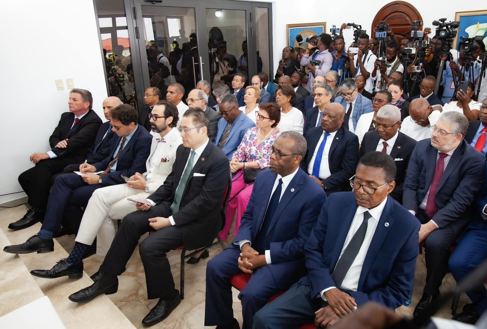 La communauté internationale salue l'installation du nouveau ...