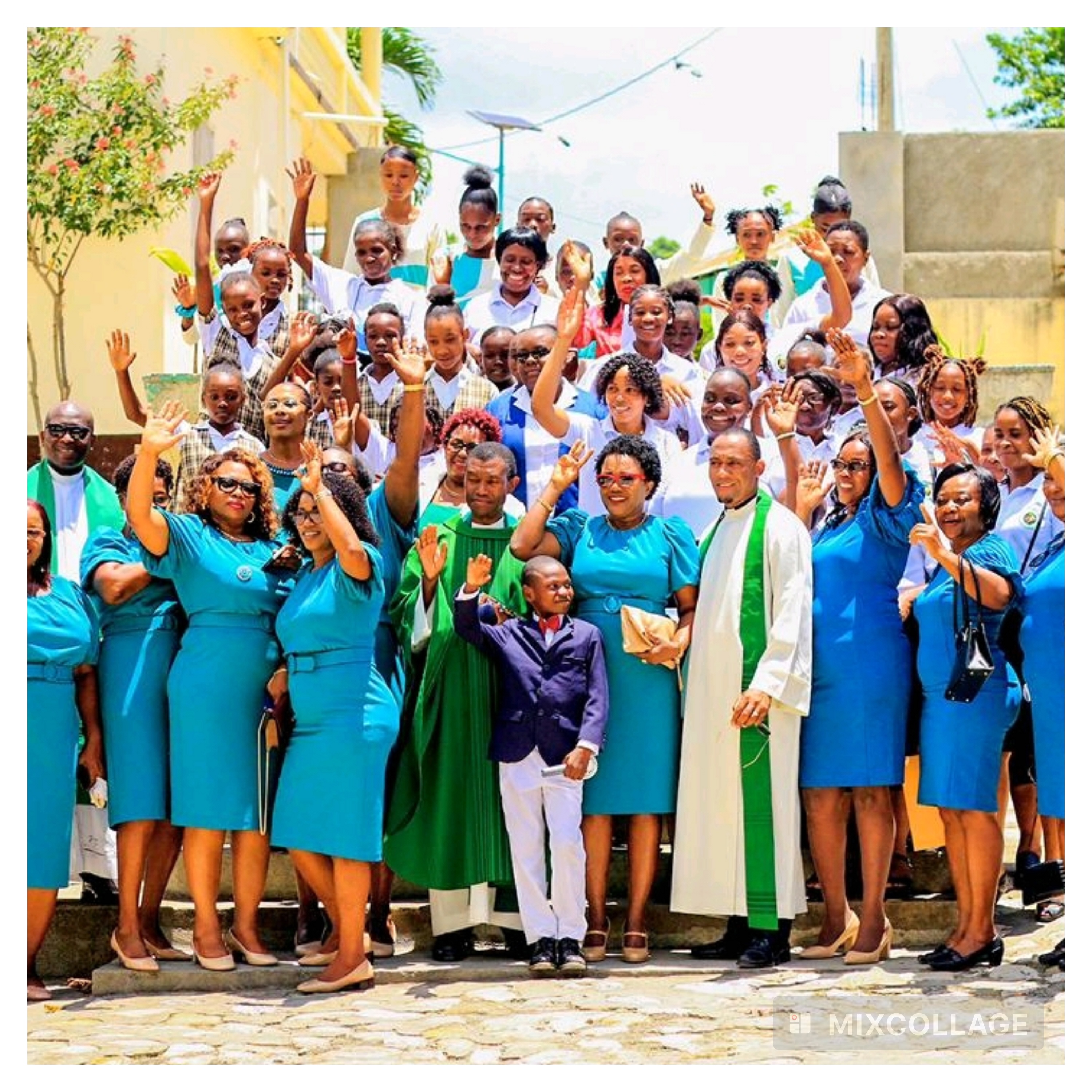 Le groupe Retrouvailles des anciennes élèves de l' École des Sœurs de ...